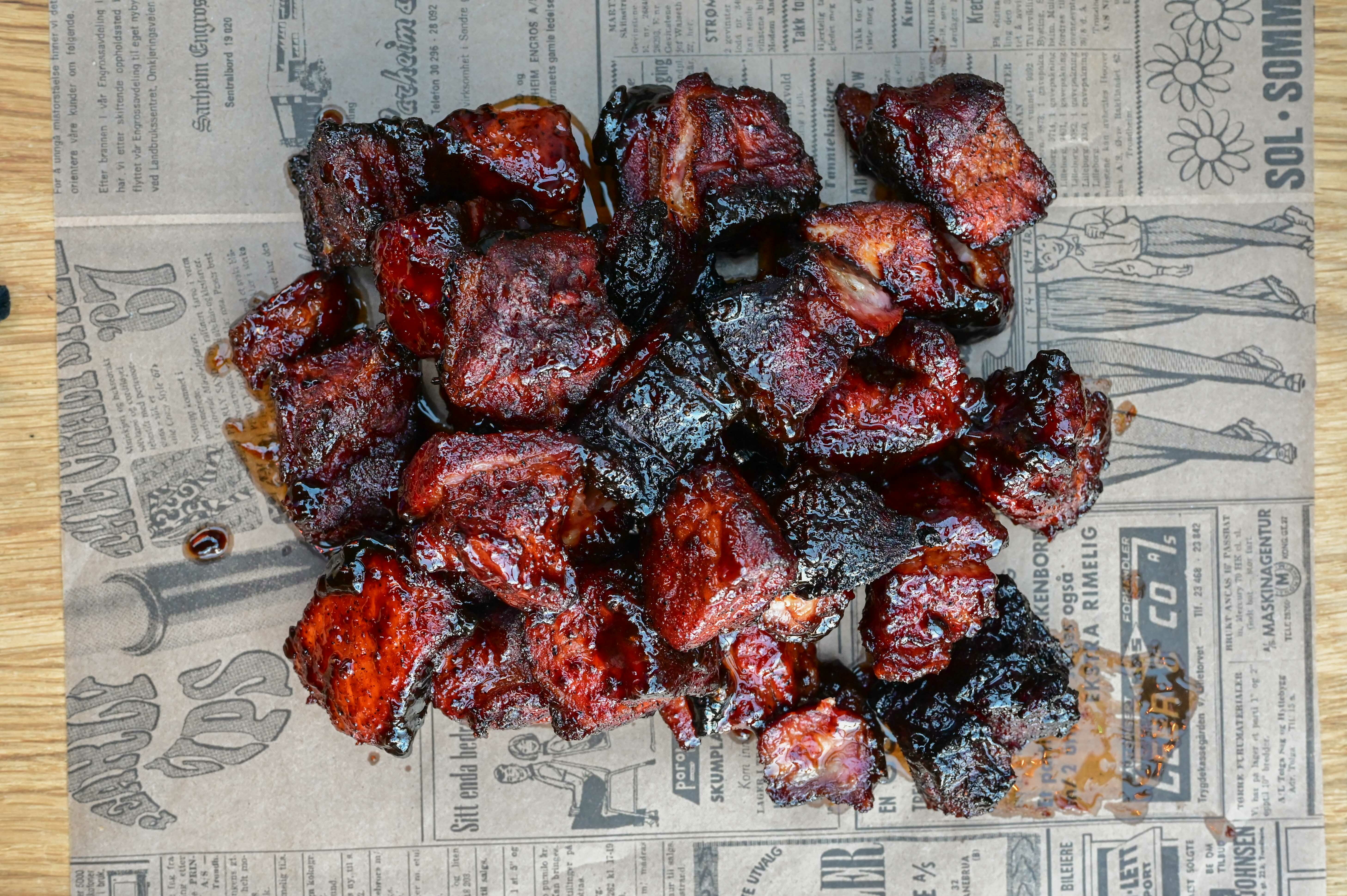 Burnt ends BBQ - Perfekte, saftige og deilige kuber av ribbe | Gladkokken