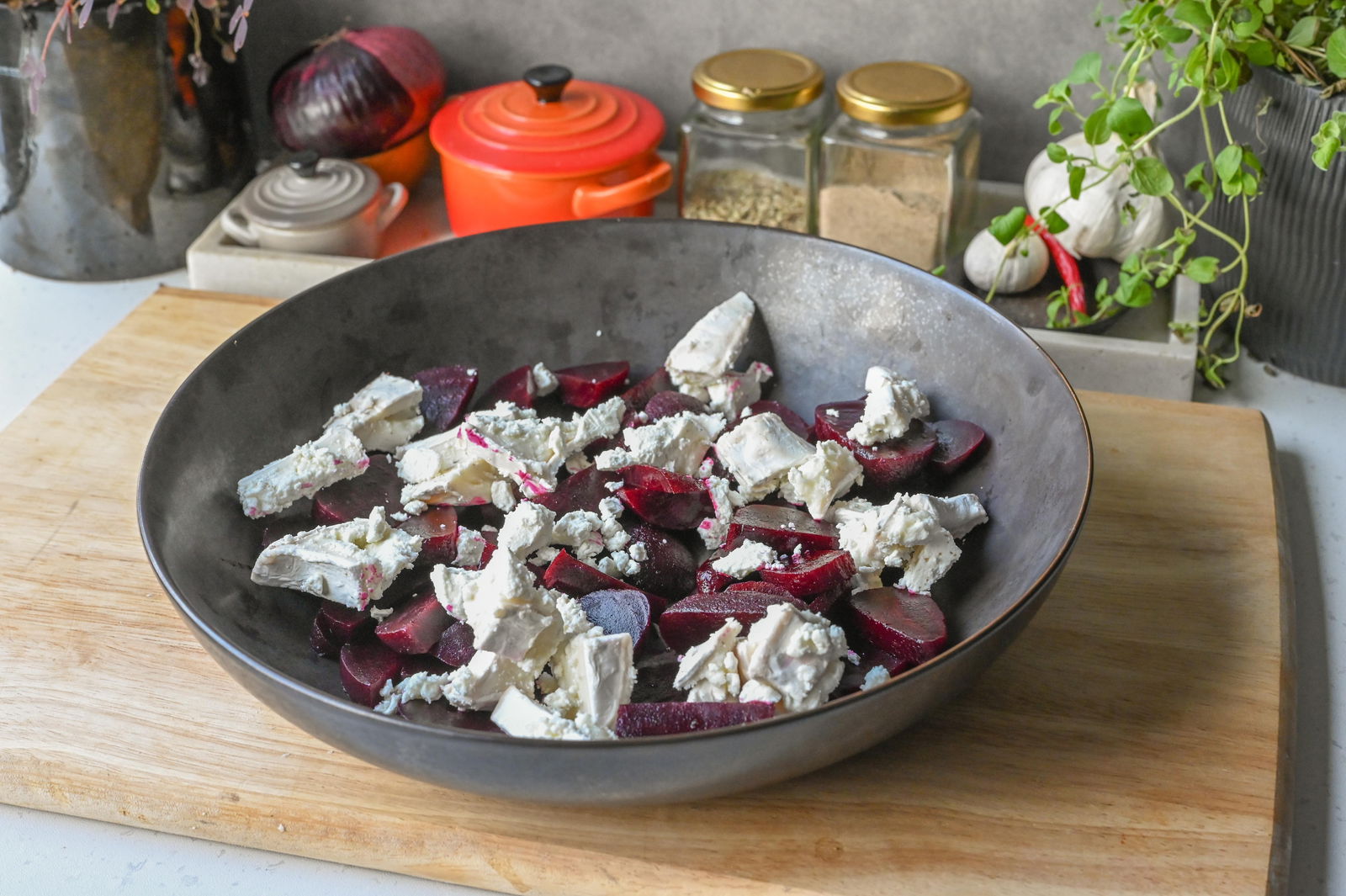 Chevresalat med rødbeter - En utrolig god smakskombinasjon! | Gladkokken