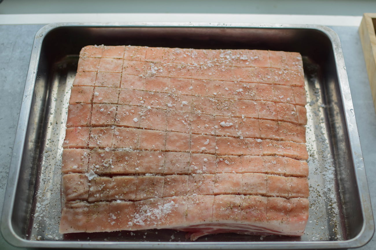 Norwegian Christmas Pork Belly - Tender pork with a crisp... | Gladkokken