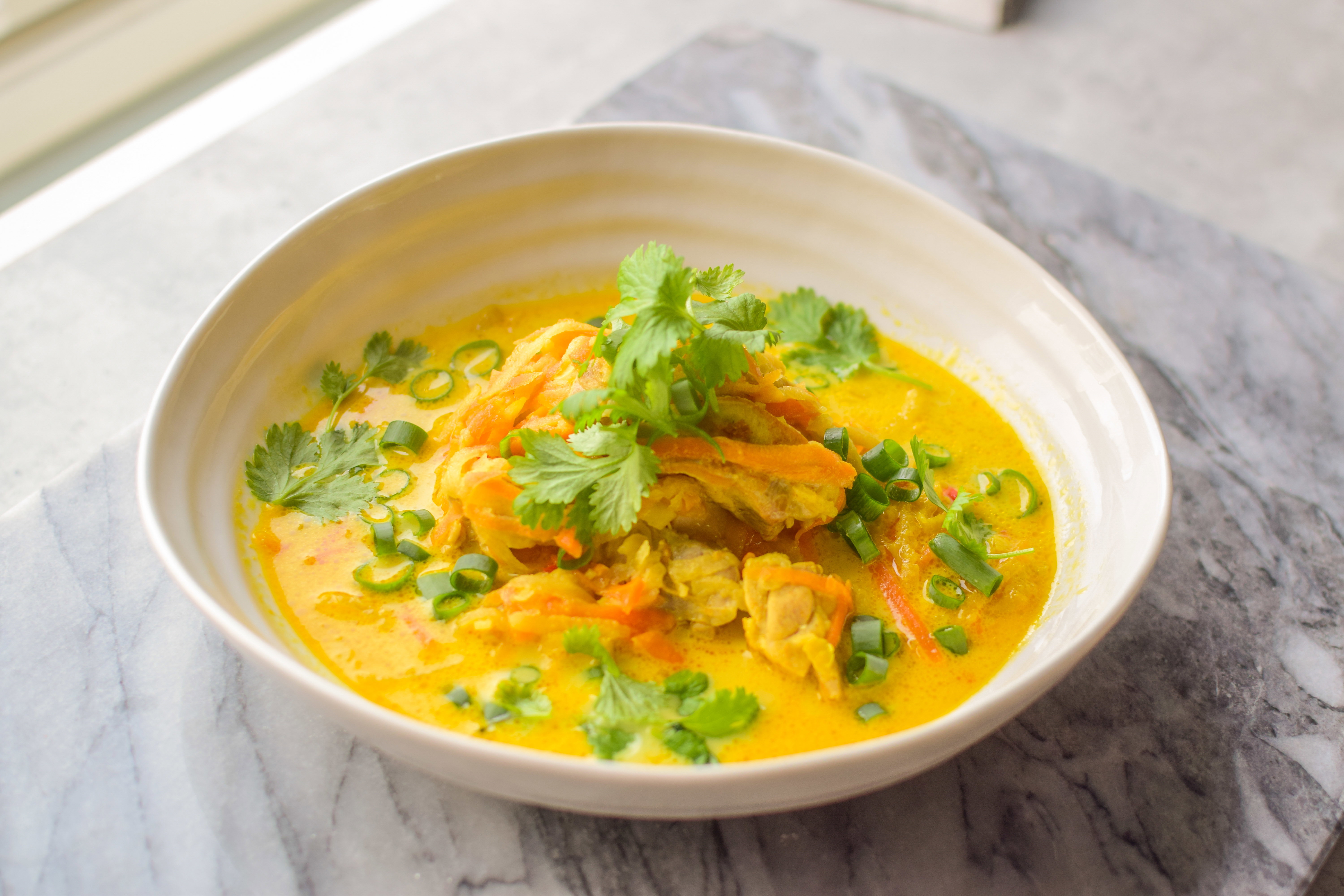 Indisk kyllingsuppe - En spennende smakskombinasjon! | Gladkokken