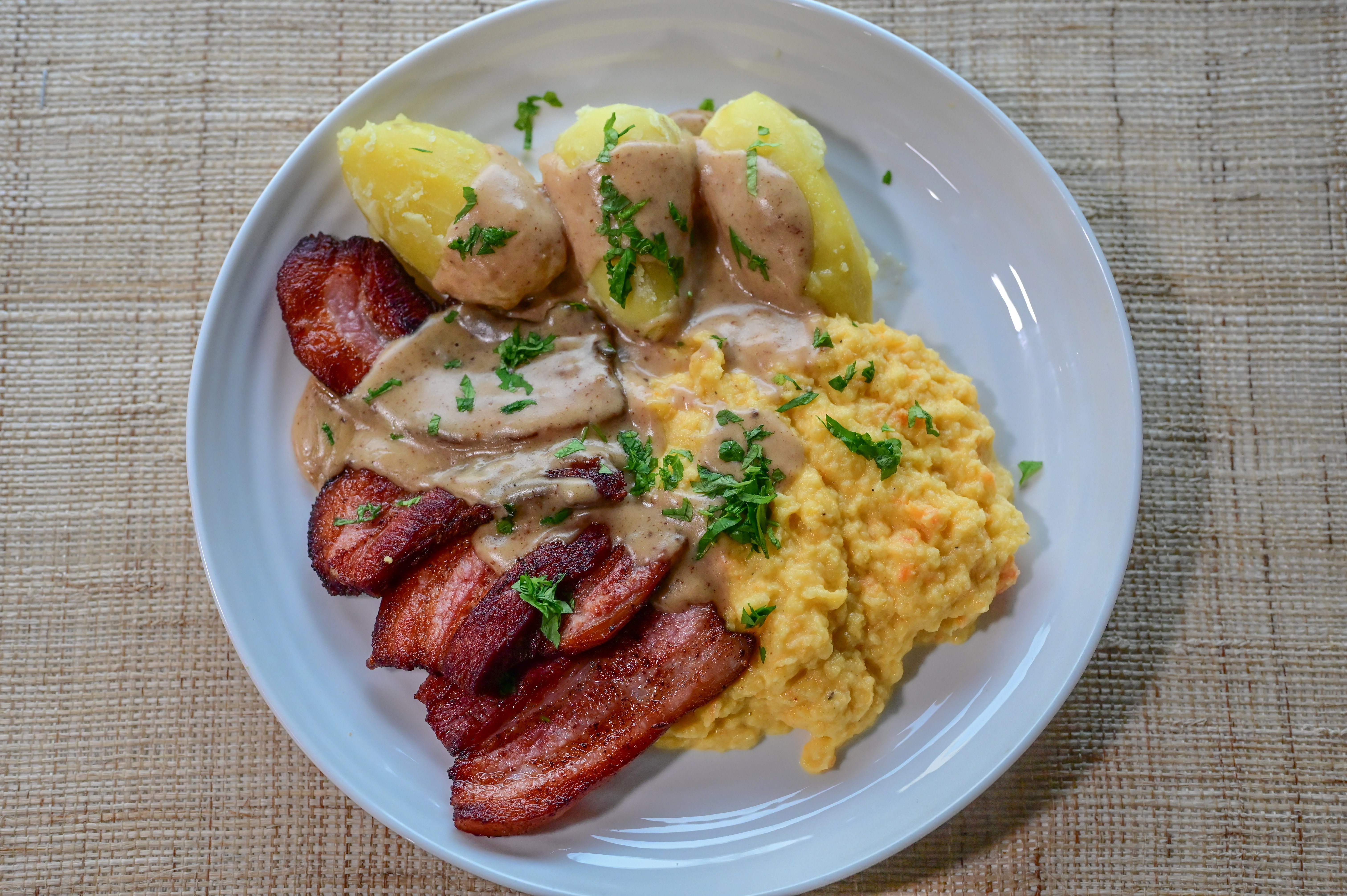 Pork and dumpling stew - Grandma's recipe | Gladkokken