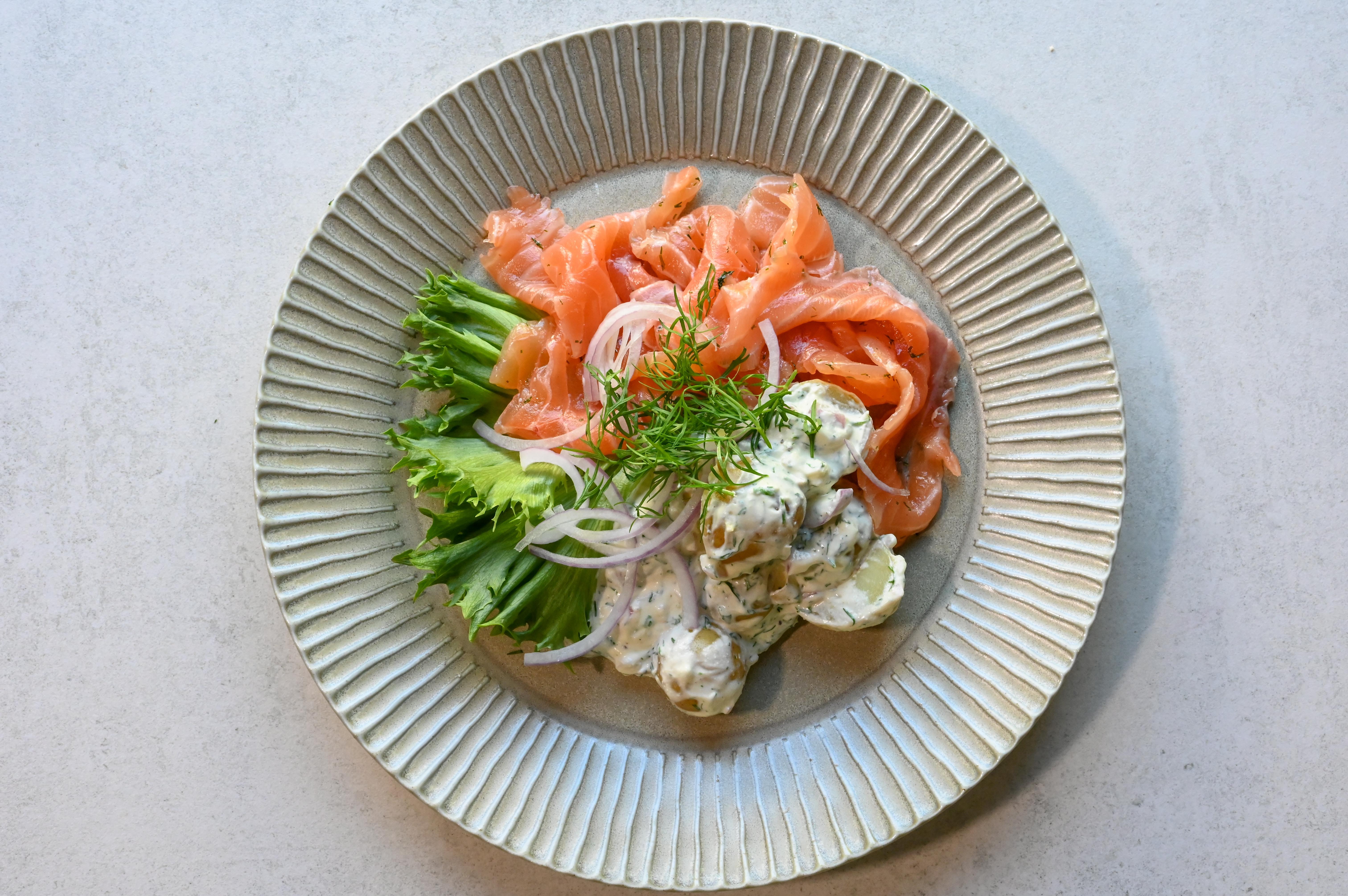 Gravlaks med dillstuede poteter - Enkelt og veldig godt! | Gladkokken