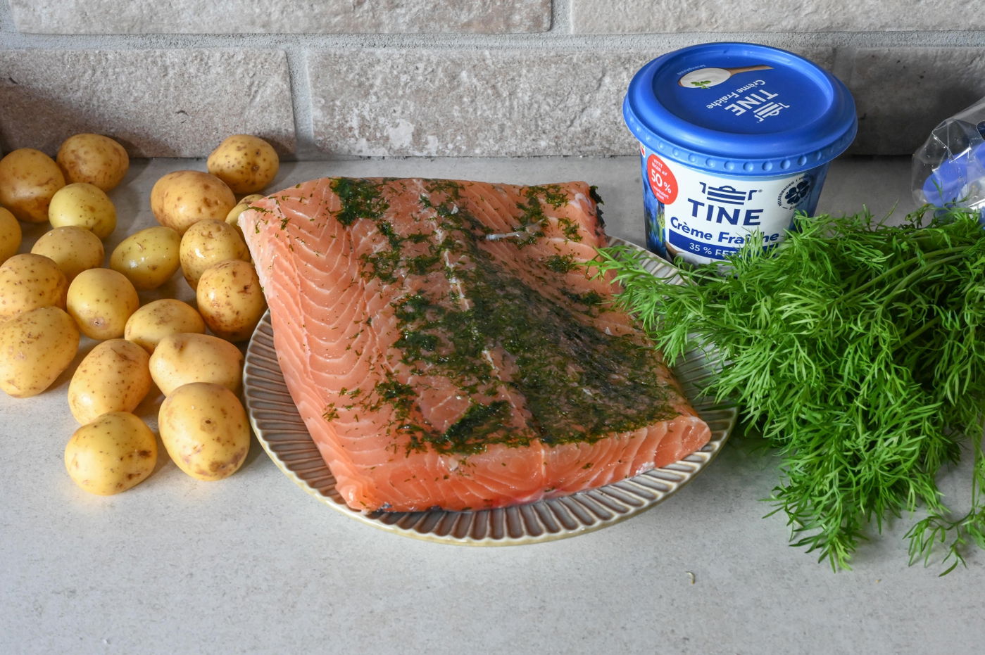 Gravlaks med dillstuede poteter - Enkelt og veldig godt! | Gladkokken