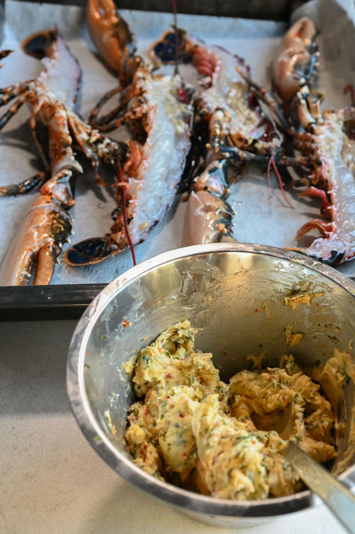 Ovnsbakt hummer med kryddersmør - Enkelt og perfekt! | Gladkokken
