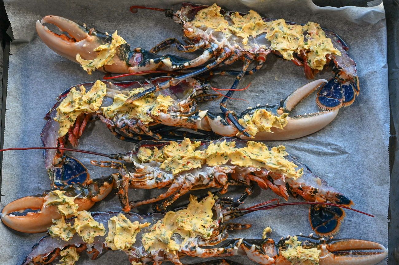 Ovnsbakt hummer med kryddersmør - Enkelt og perfekt! | Gladkokken