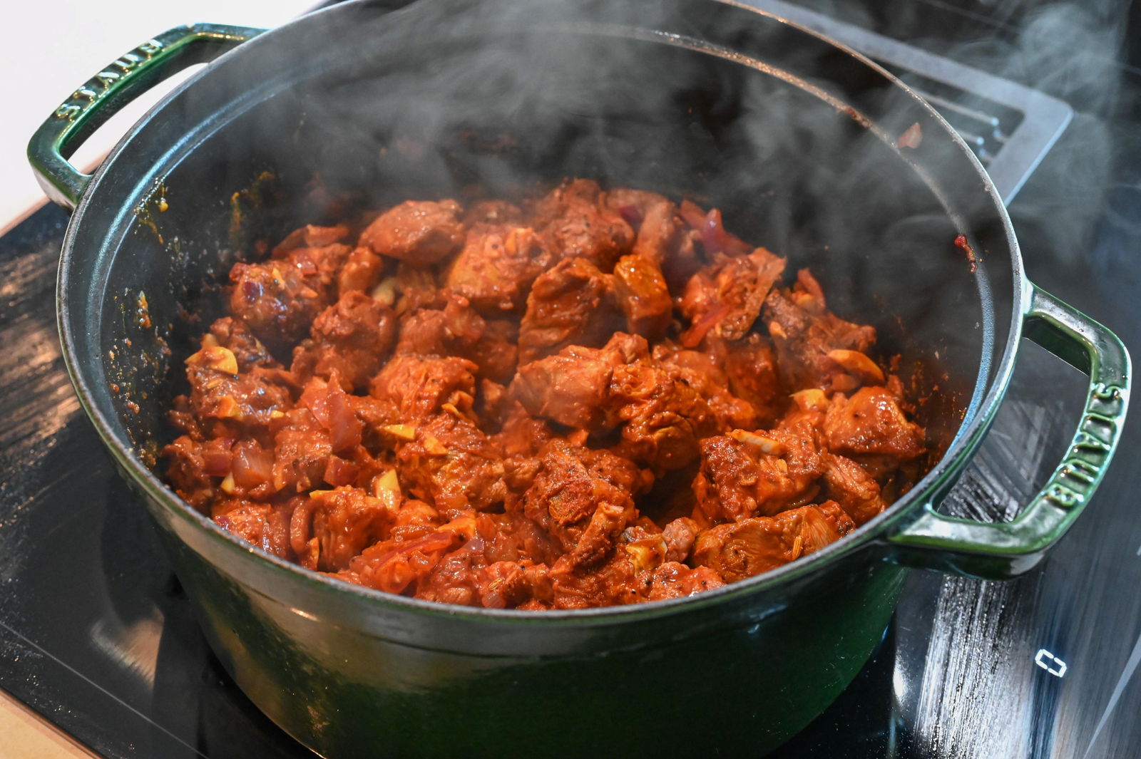 Indisk lammegryte med poteter - Aloo Mutton Curry | Gladkokken
