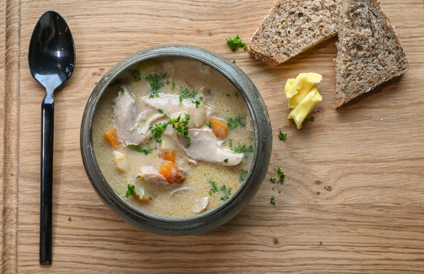Kremet kyllingsuppe med pepperrot - Full av smak og næring! | Gladkokken