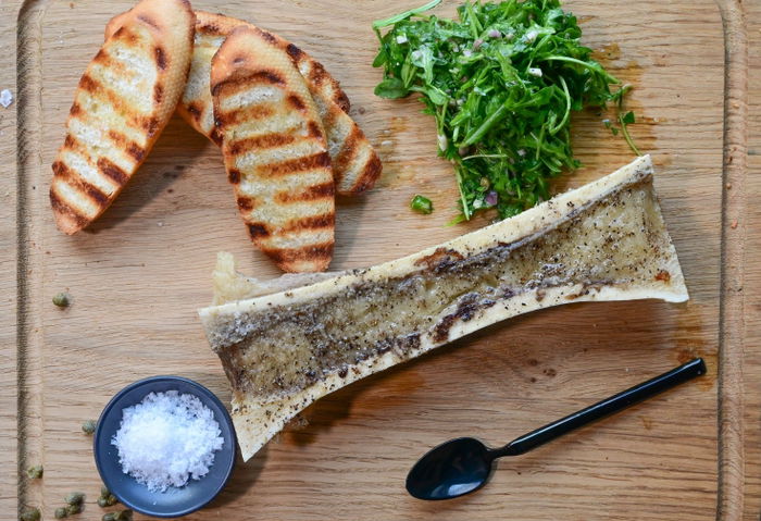 Margbein med toast og syrlig urtesalat - Enkelt og perfekt! | Gladkokken