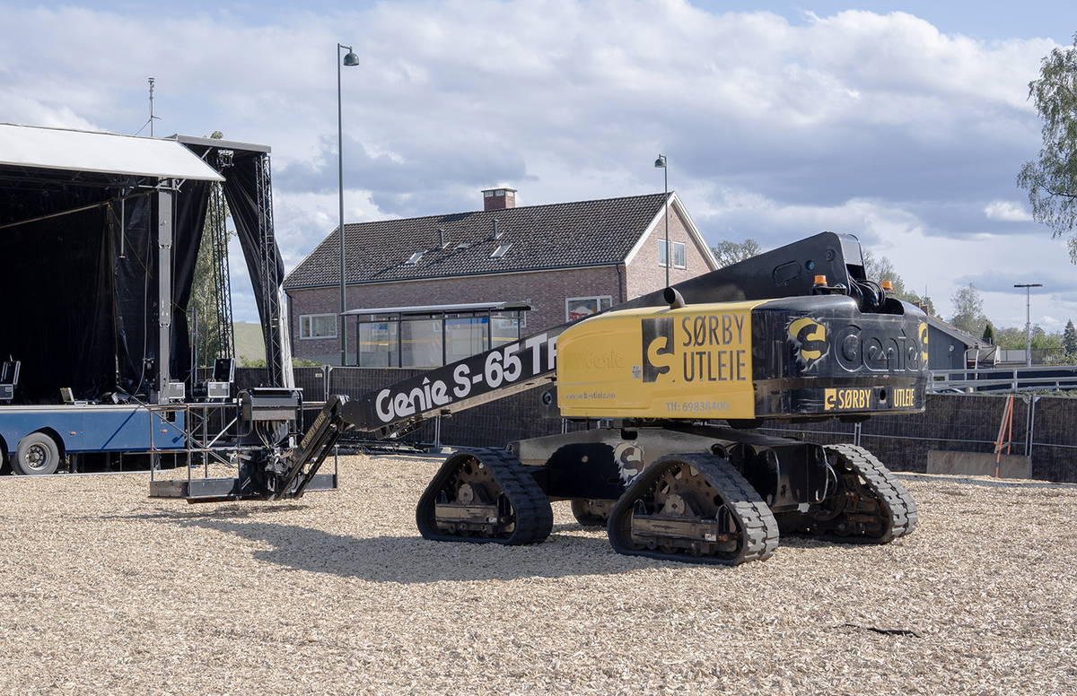 Beltegående bomlift – 22 m - Genie S-65 Trax – Produkter | Sørby Utleie AS